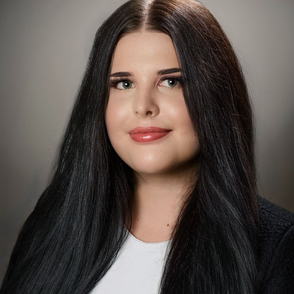 Laura Leja - Kauffrau für Büromanagement - Hays | XING