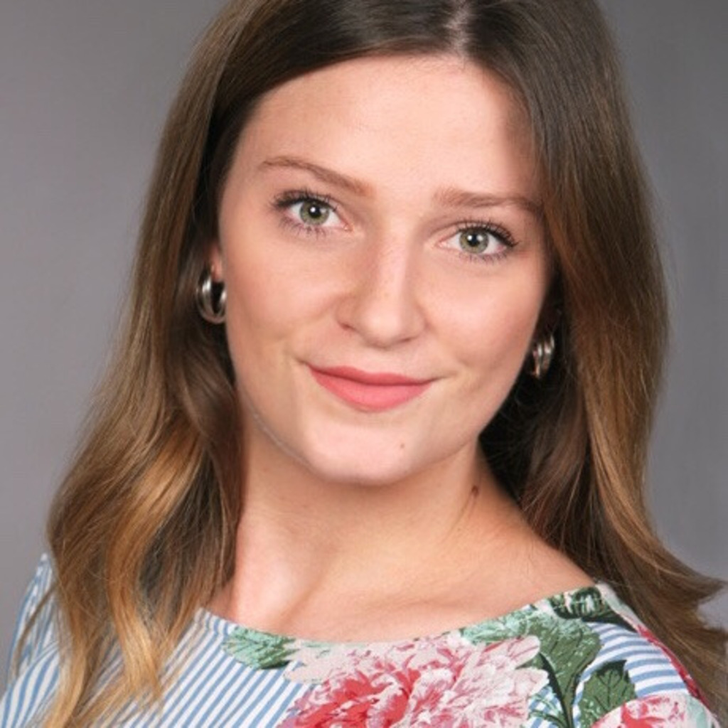 Julia Lange's Instagram, Twitter & Facebook on IDCrawl