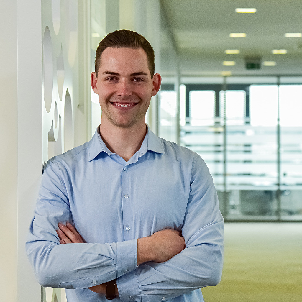 Dominik Lucas - Associate Sales Consultant // Premium Rights ...