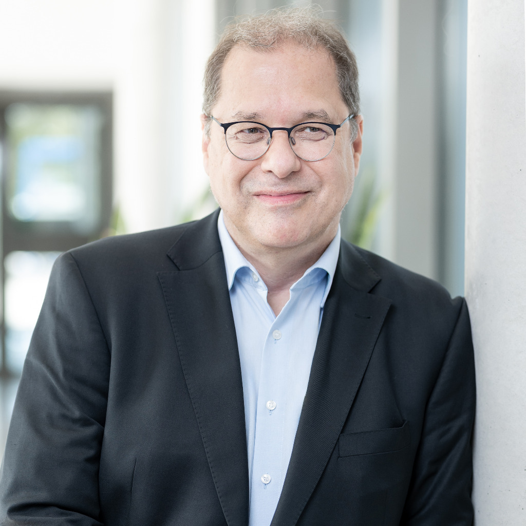 Peter Uherr - Director für das Kompetenzteam Compliance - AWADO GmbH ...