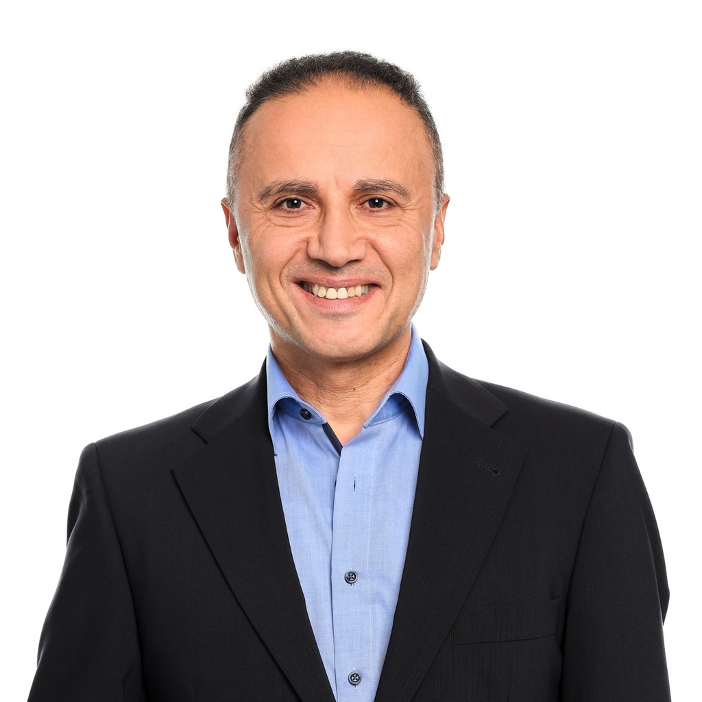 Yusuf Bayram - International Market Manager Pre- owned Vans - Mercedes ...