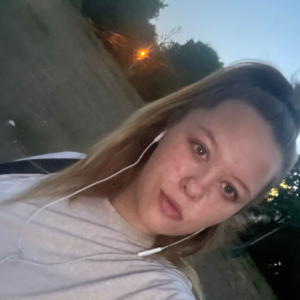 Julia Kovalenko - Zustellerin - Deutsche Post & DHL | XING