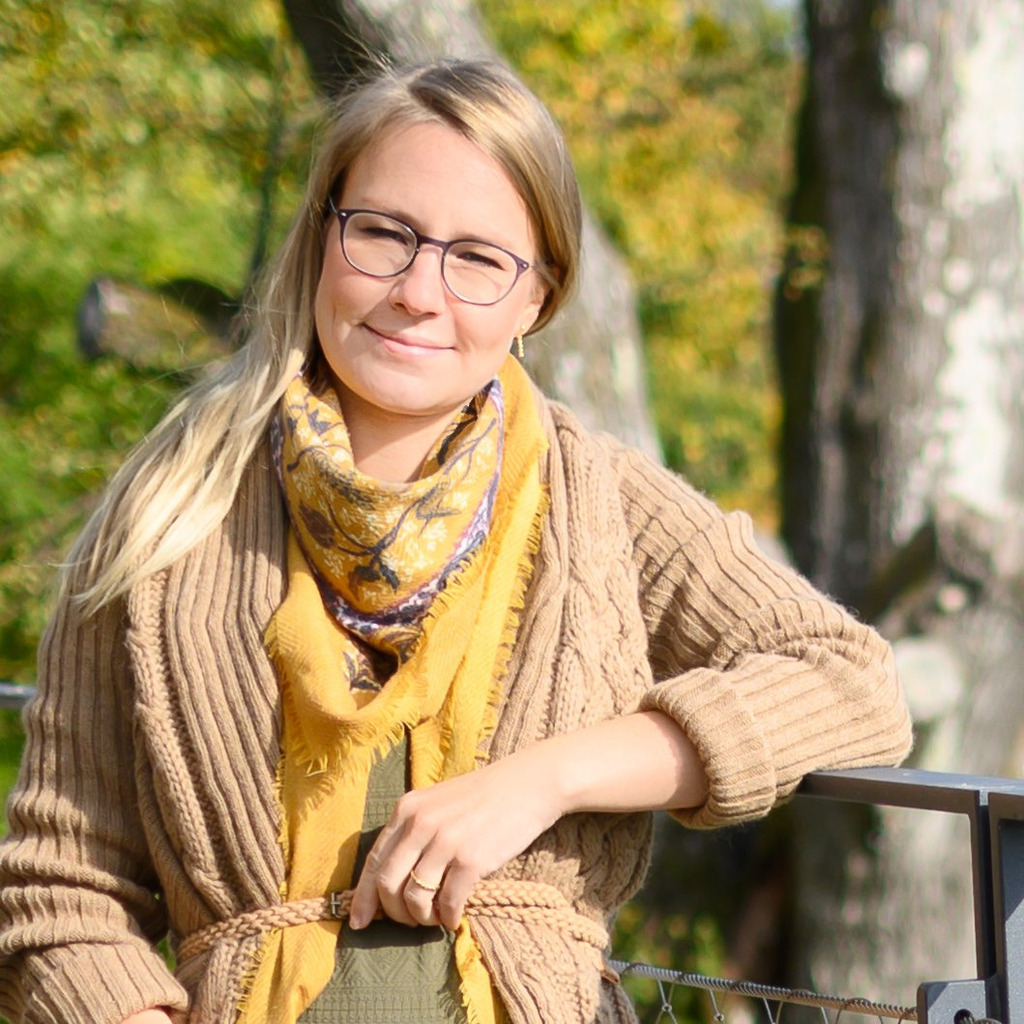 Julia Lobitz - Gruppenleitung Materialfluss Lagerlogistik (im ...