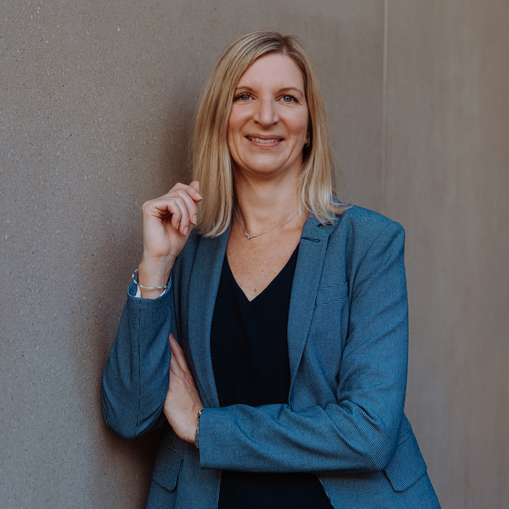 Christina Jung - Sachbearbeiterin im Steuerbereich - Dr. Haas & Partner ...