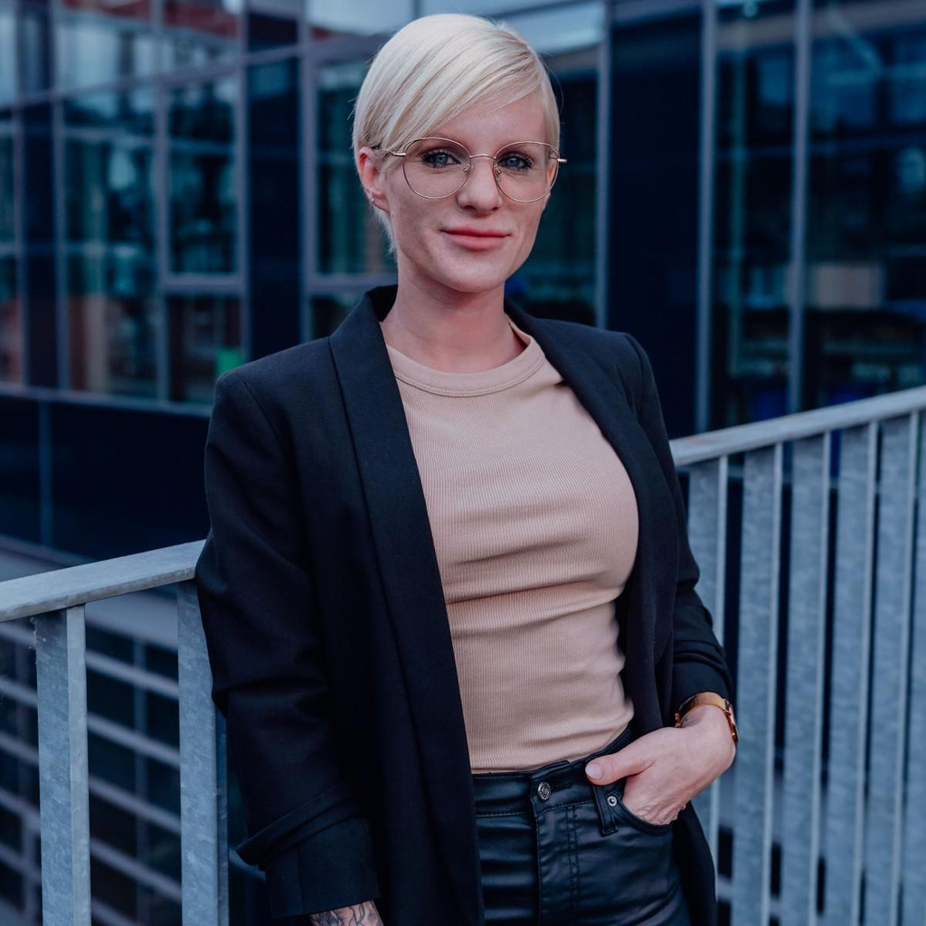 Tanja Martin - Sekretärin - Porsche AG | XING