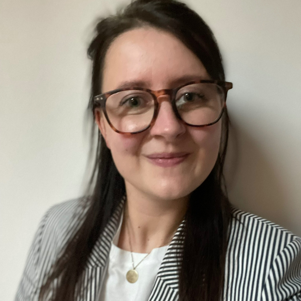 Angela Bauer - Bürokauffrau - SEO-Küche Internet Marketing GmbH & Co ...