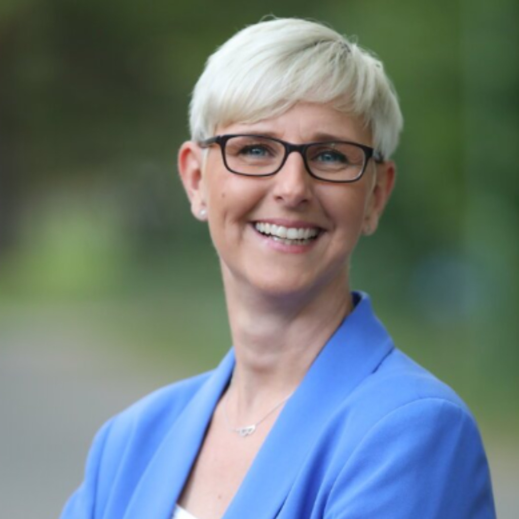 Esther Barth - Arbeitsgebietsleiterin Leistungsmanagement Full Service ...