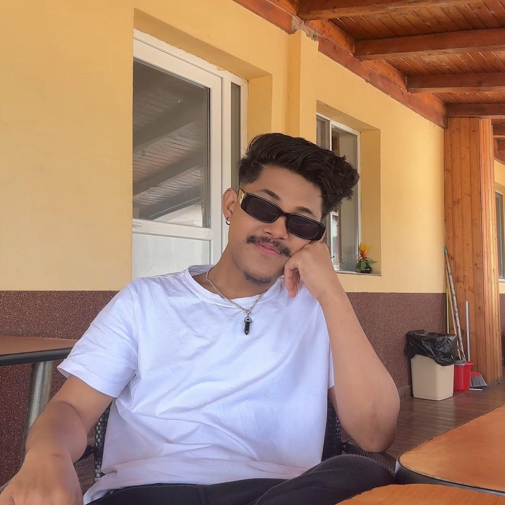 Jung Jenish - Waiter - diaxandras srl | XING