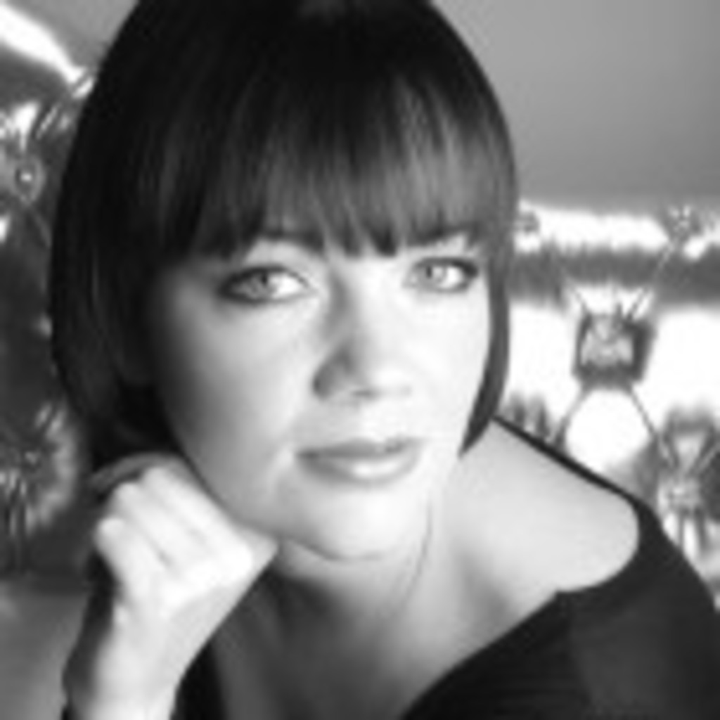 Katrin Voigt - Visagistin - Drogistin - Parfümerie Douglas | XING