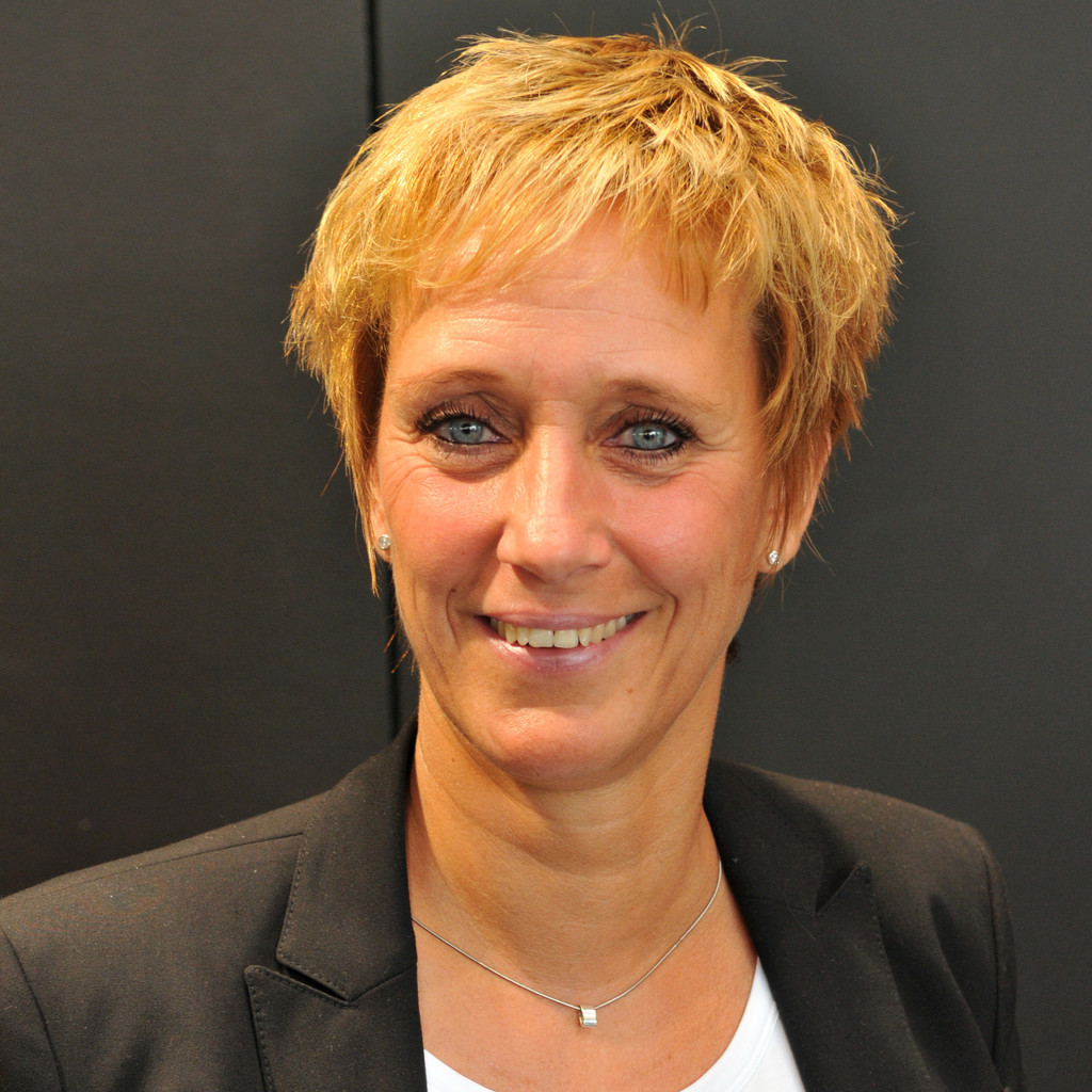 Daniela Peters - Leitung Verkauf Gebrauchte Automobile Niederlassungen ...