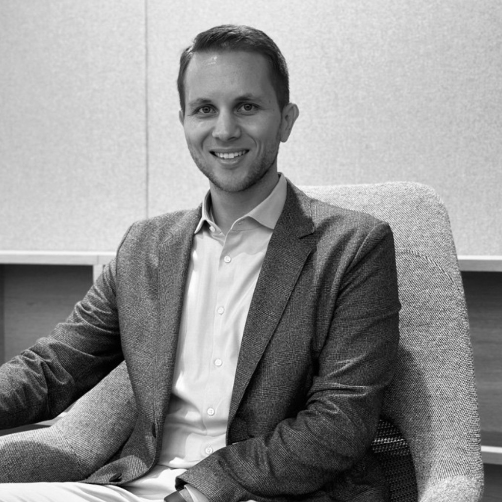 Alexander Jones - Senior Associate Recruiter - Page Contracting | XING