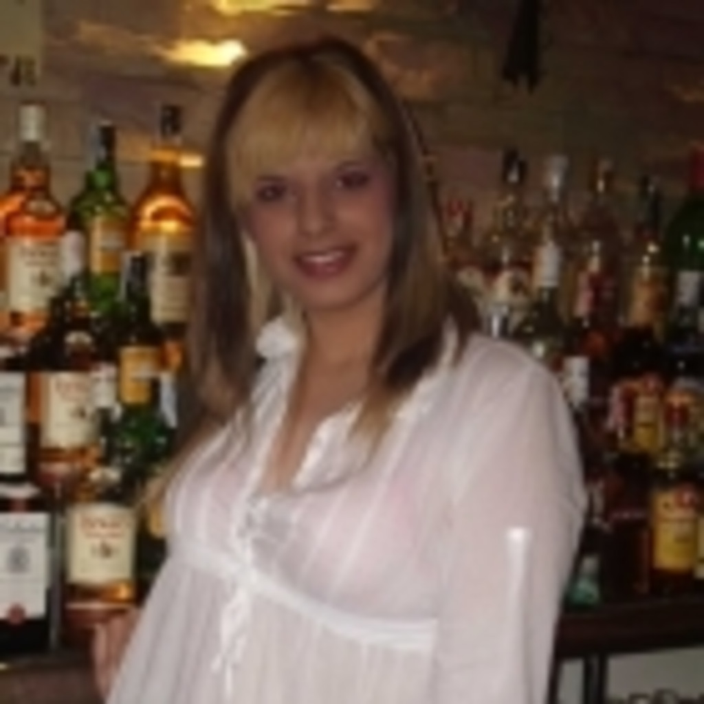 Lorena Aranda - camarera - pub el beso | XING