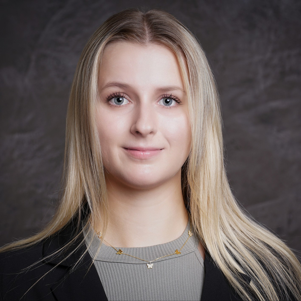 Phebe Engelmann - Ausbildung zur Werkzeugmechanikerin - Miele & Cie. KG ...