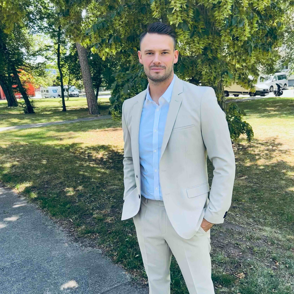 Cedric Zimmermann - Vertriebsmitarbeiter für Immobilien - FWD Hausbau ...