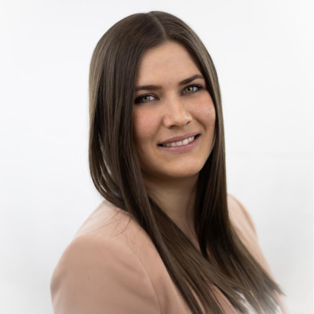 Julia Hahn's Instagram, Twitter & Facebook on IDCrawl