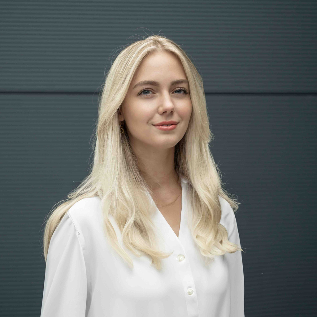 Alina Töniges - Marketing - Business School | XING