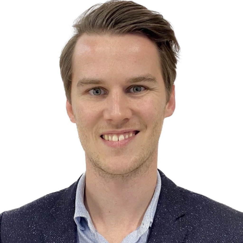 Maxim Staudacher - Business Director - AZmed | XING