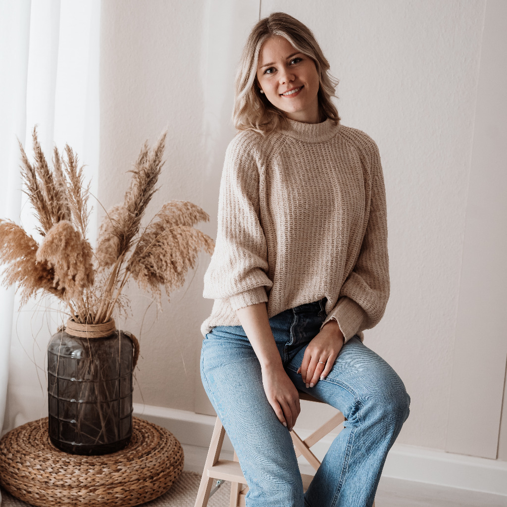 Julia Schmidt - Kauffrau für Büromanagement - Dirks Group GmbH & Co. KG | XING