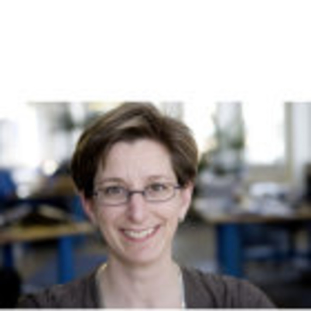 Cynthia Christen - Business Analyst - DIS GmbH | XING