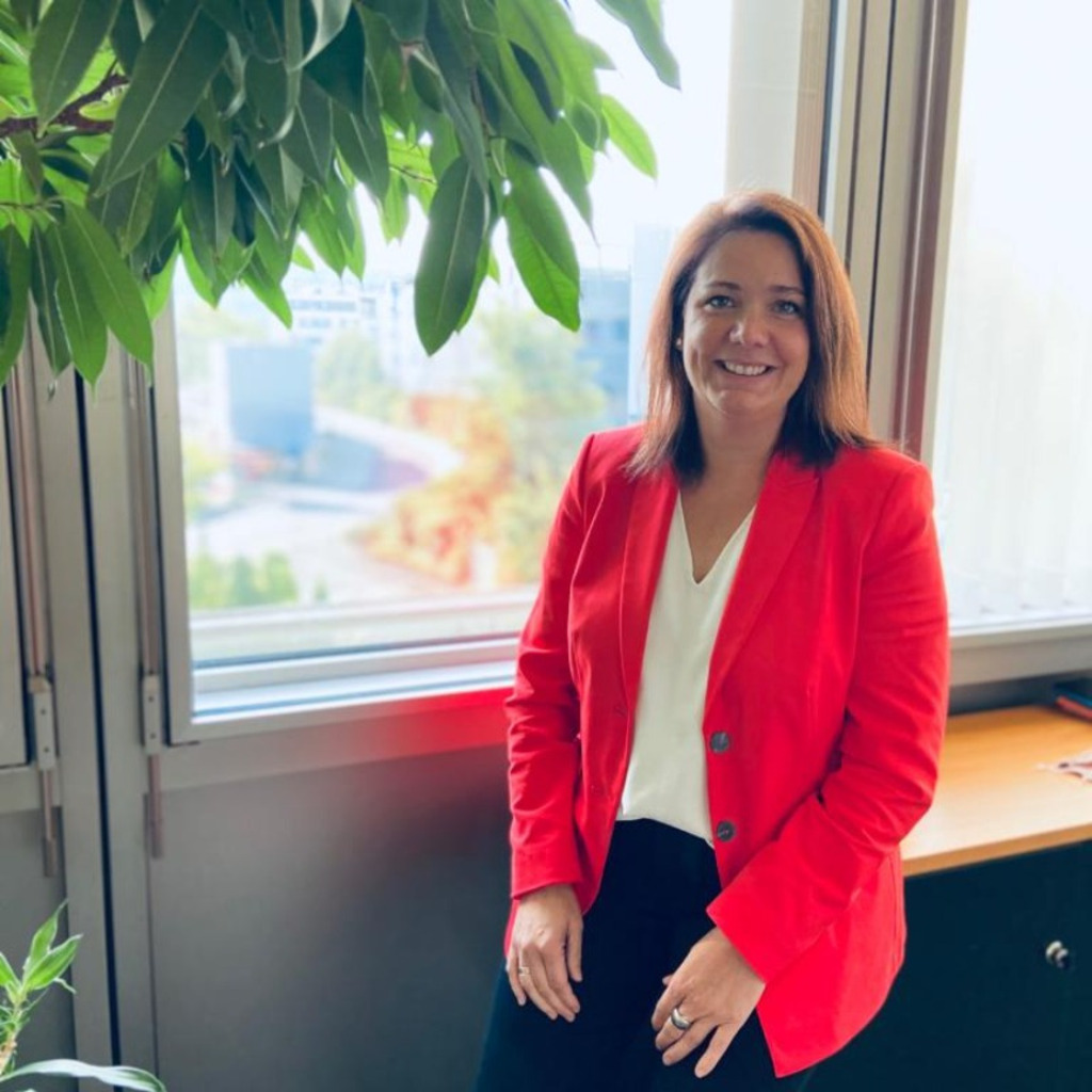 Natascha Schenk - Referentin Verkaufsförderung - Debeka | XING