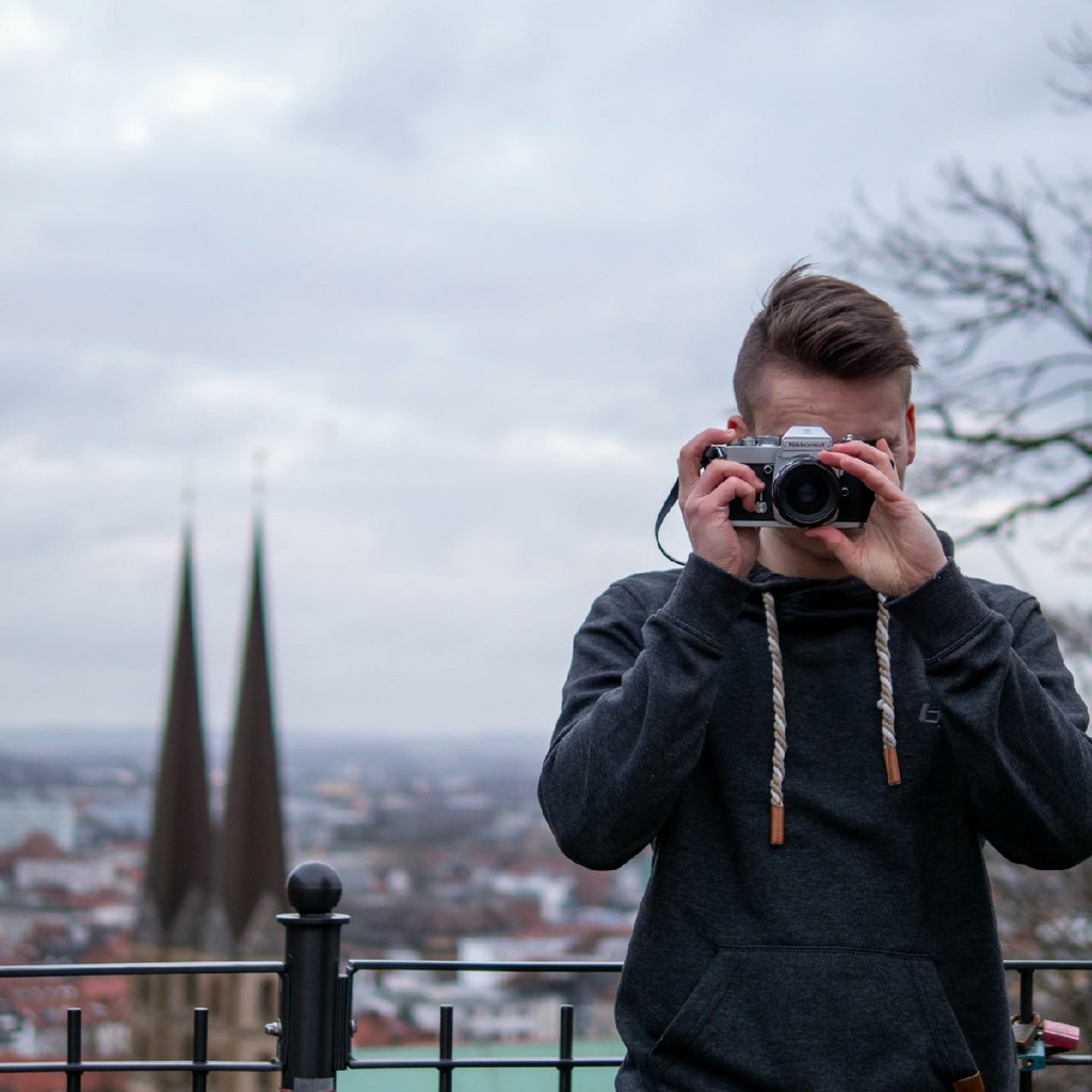 Jonathan Madeja - Kamera, Schnitt und Social Media Marketing - Broszeit ...