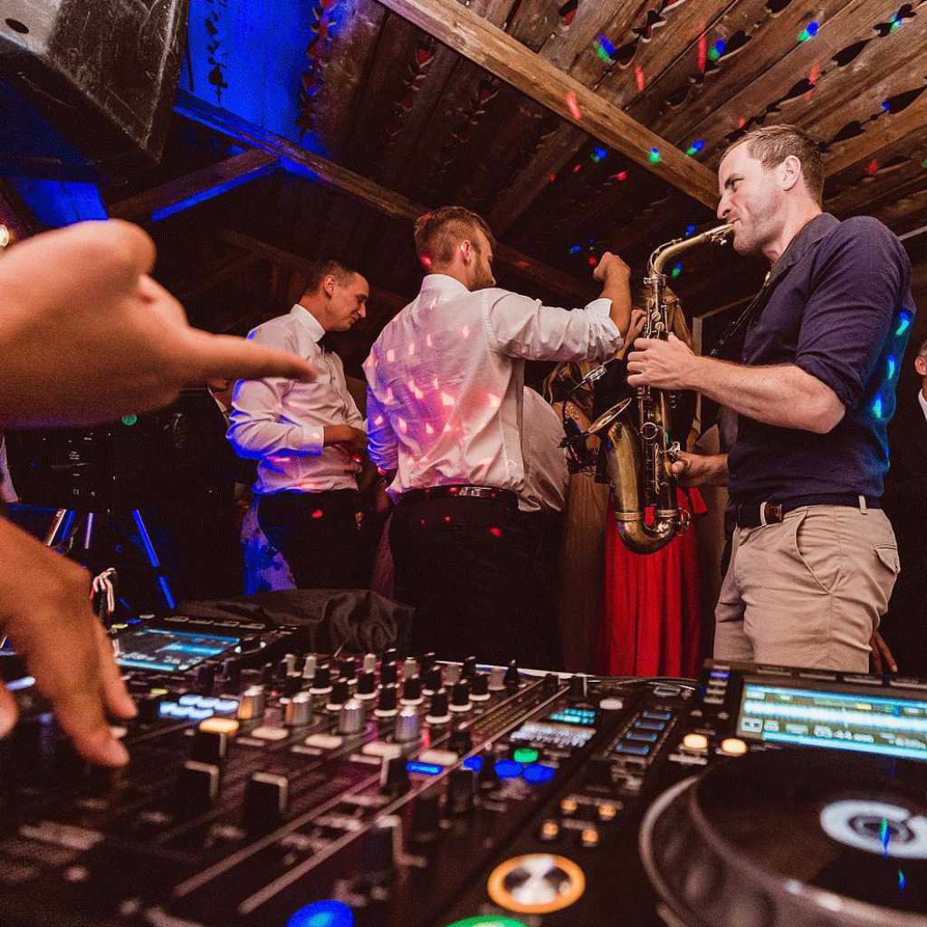 Saxophonist DJ - Musiker - Sax-and-DJ // Event-Saxophonist | XING