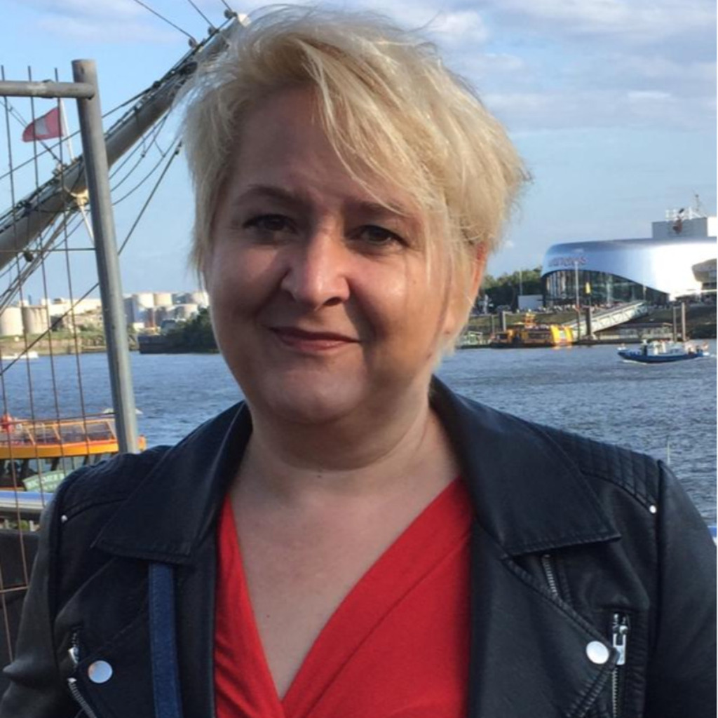 Angela Huber - Pflegedirektorin - Krankenhaus der Barmherzigen ...