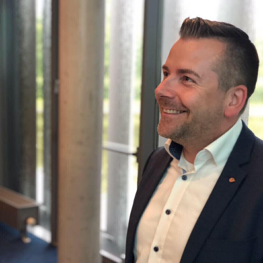 Daniel Holz - Vermögensberater - Deutsche Vermögensberatung (DVAG) | XING