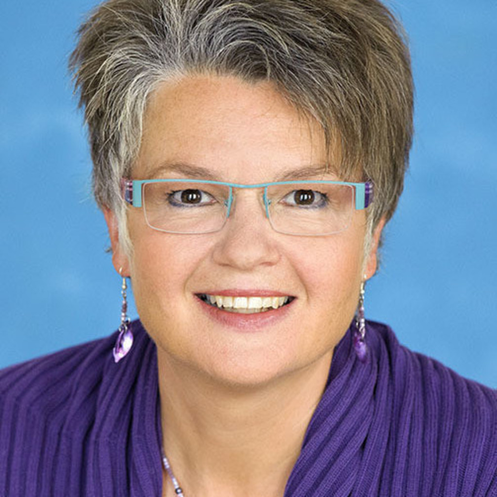 Andrea Bauer's Instagram, Twitter & Facebook on IDCrawl