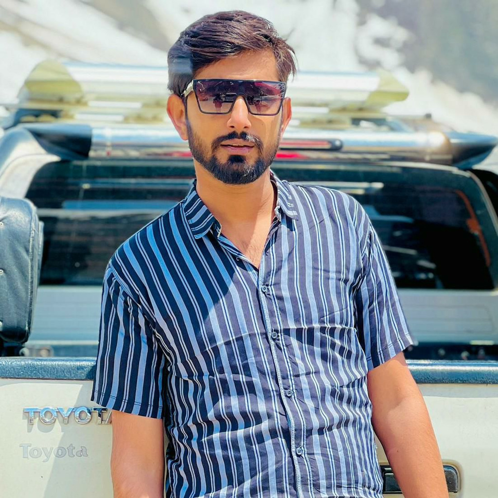 malik farrukh - Car Driver - MH REAL | XING