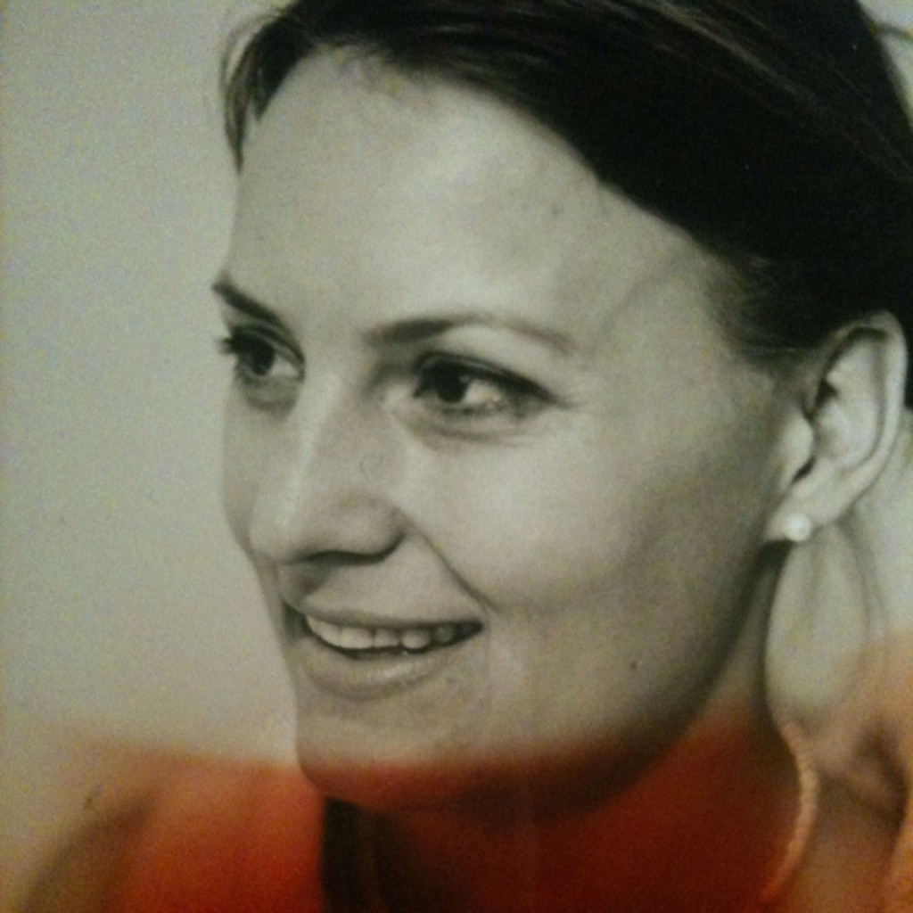 Julia Althoff's Instagram, Twitter & Facebook on IDCrawl