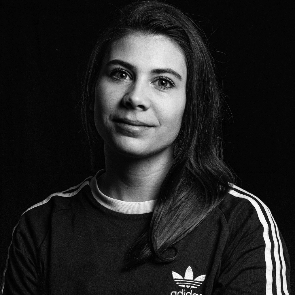 Lena Rutner - Corporate Communications Manager - Academy Fahrschule ...