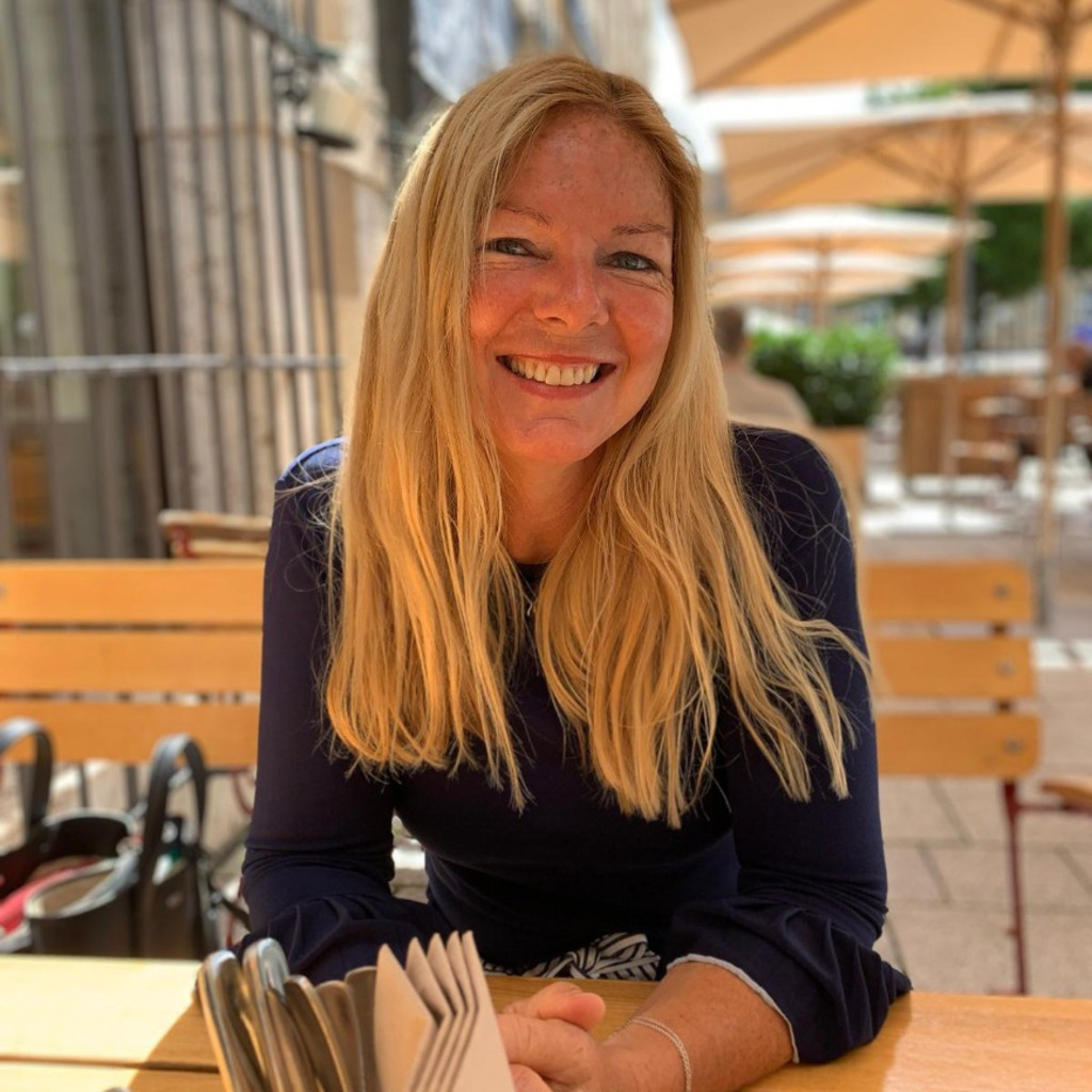 Simone Redecker-Frei - Executive Assistant & Communications Coordinator ...