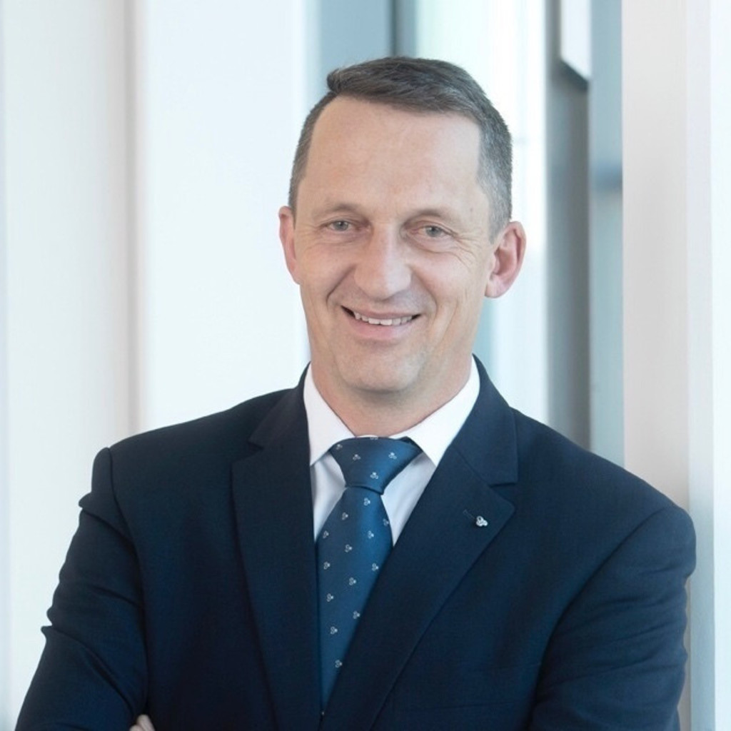 Dipl.-Ing. Ralph Pernizsak - Geschäftsführer / Managing Director ...