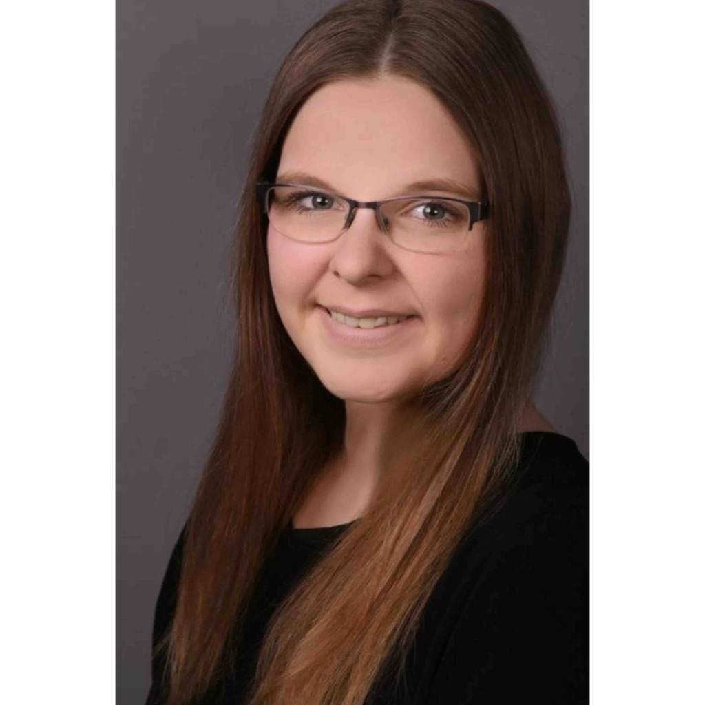 Julia Lang - Sachbearbeiterin Debitorenbuchhaltung - Nexans ...