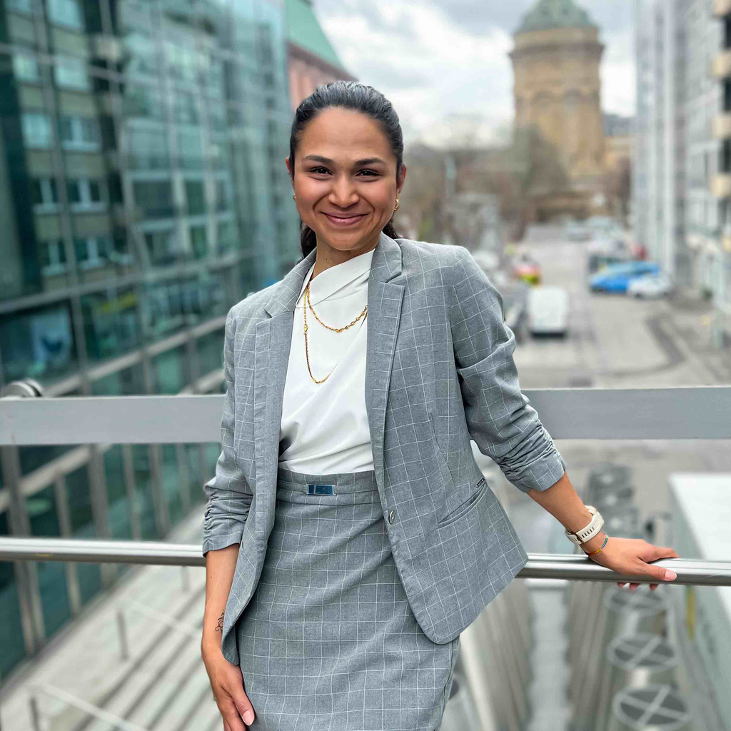 Sarah Pfisterer - Finanzdienstleistung & Corporate Finance - Hochschule ...