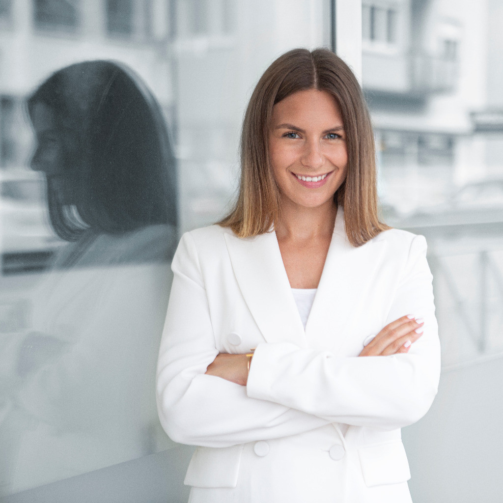 Cora Bergmann - Produktmanager - MANN & SCHRÖDER COSMETICS GROUP | XING