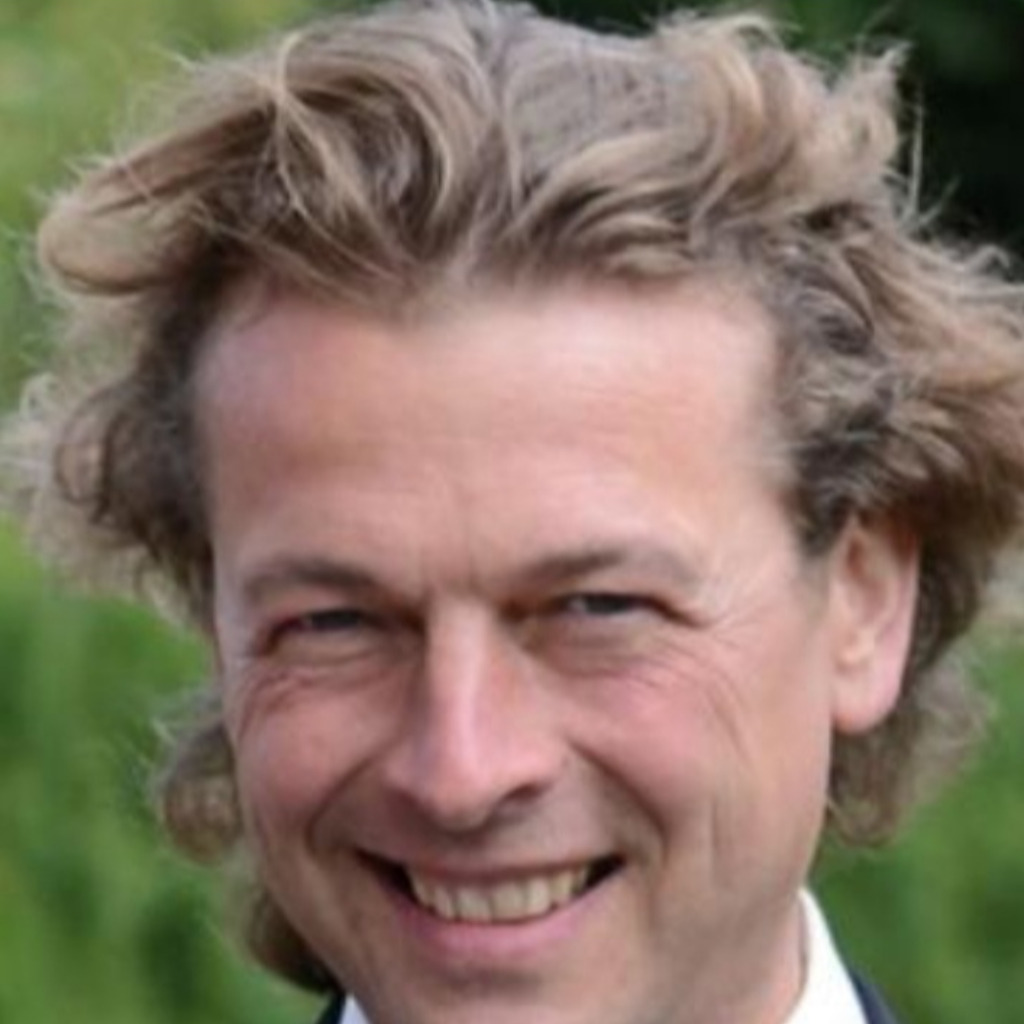 Alexander Thom's Instagram, Twitter & Facebook on IDCrawl