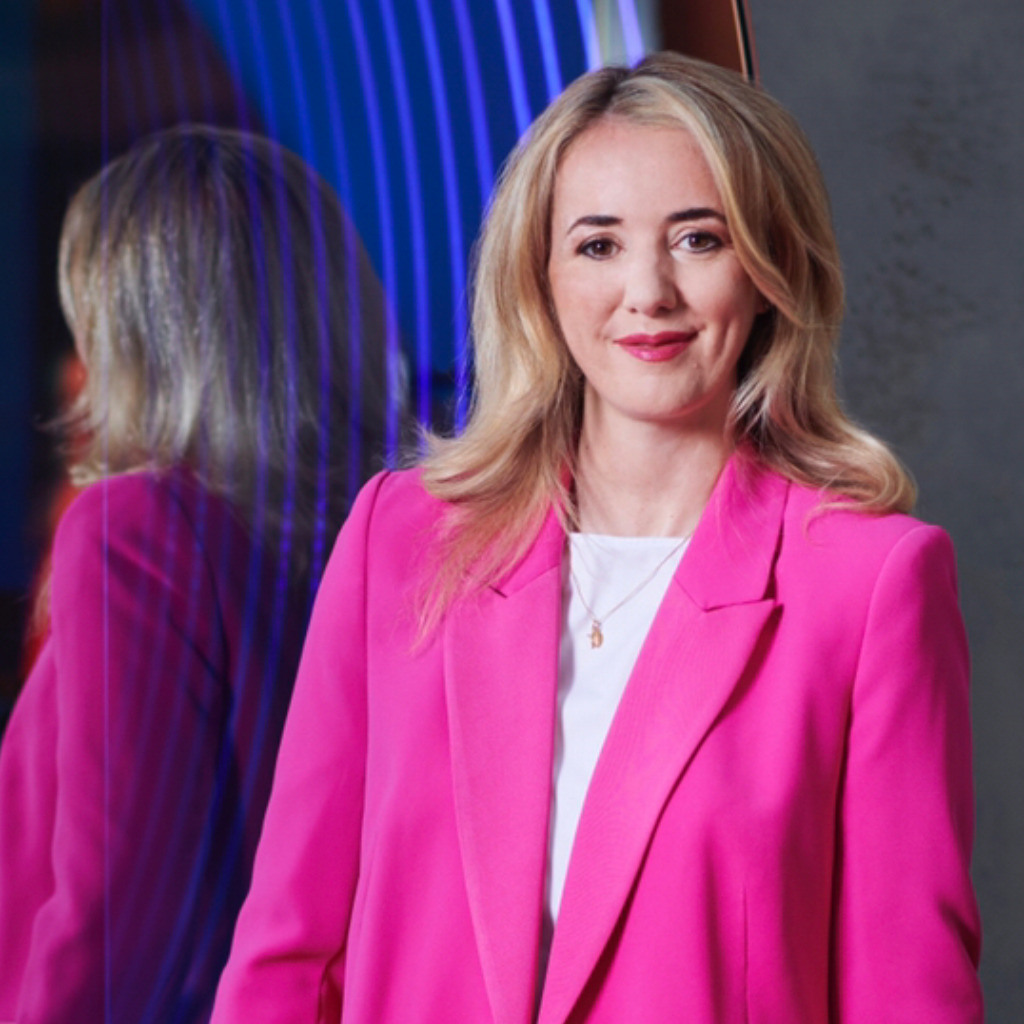 Jennifer Bishop - Communication Strategy My BMW App - BMW Group | XING