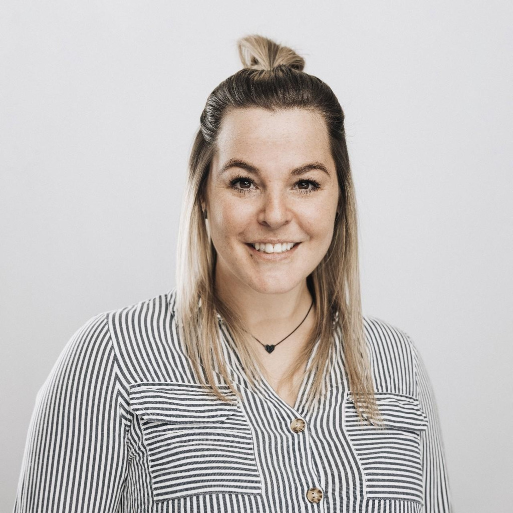 Jennifer Bay - Managerin in der zahnärztlichen Behandlungsassistenz ...