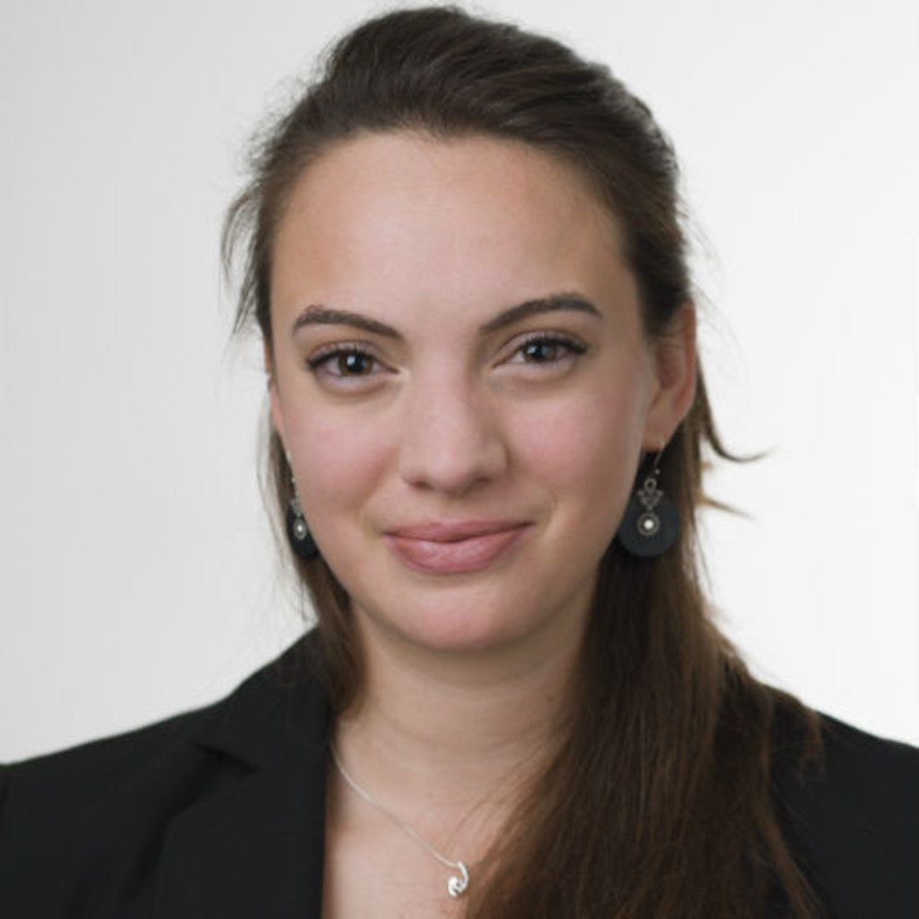 Julia Manns - Head of Interviews EMEA - Bloomberg News | XING