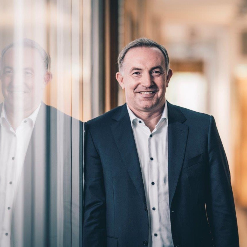 Raphael Rauer - Geschäftsführer - Warsteiner Brauerei Haus Cramer KG | XING