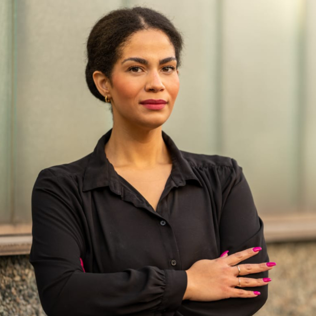 Gloria Obazee - Teamleitung kaufmännische Projektabwicklung - Conlinet ...