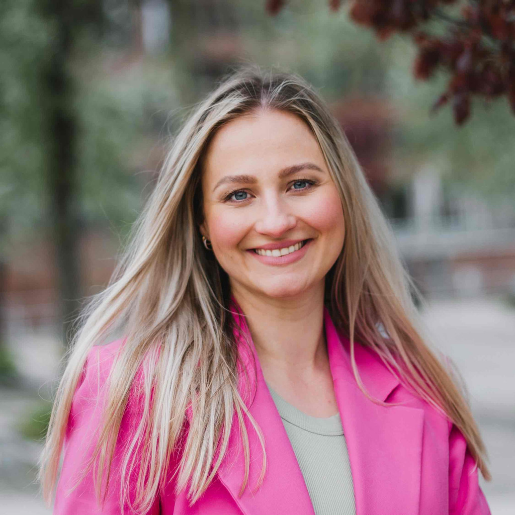 Caroline Becker's Instagram, Twitter & Facebook on IDCrawl