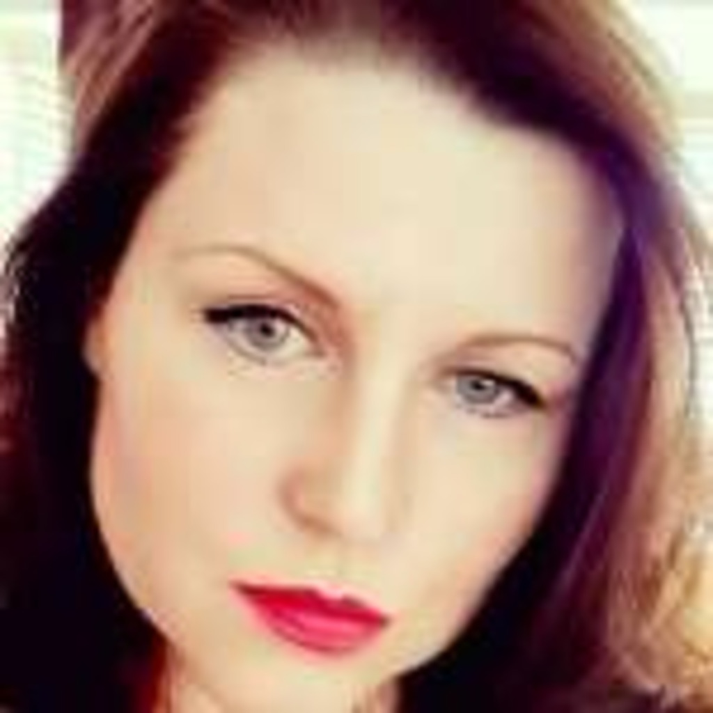 Zoe Bennett's Instagram, Twitter & Facebook on IDCrawl