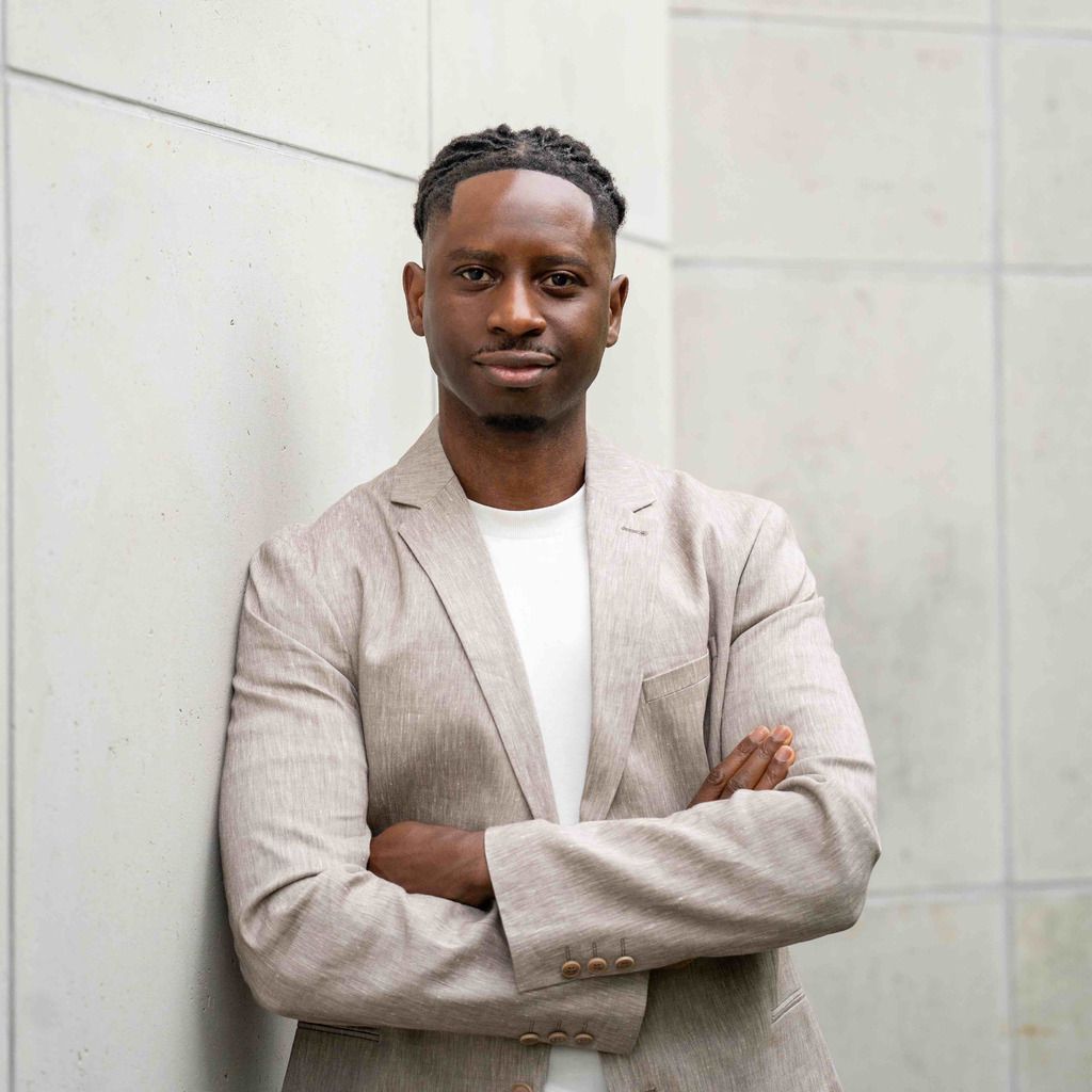 Sonny Hicken - Geschäftsleitung - CARE Verlag GmbH | XING