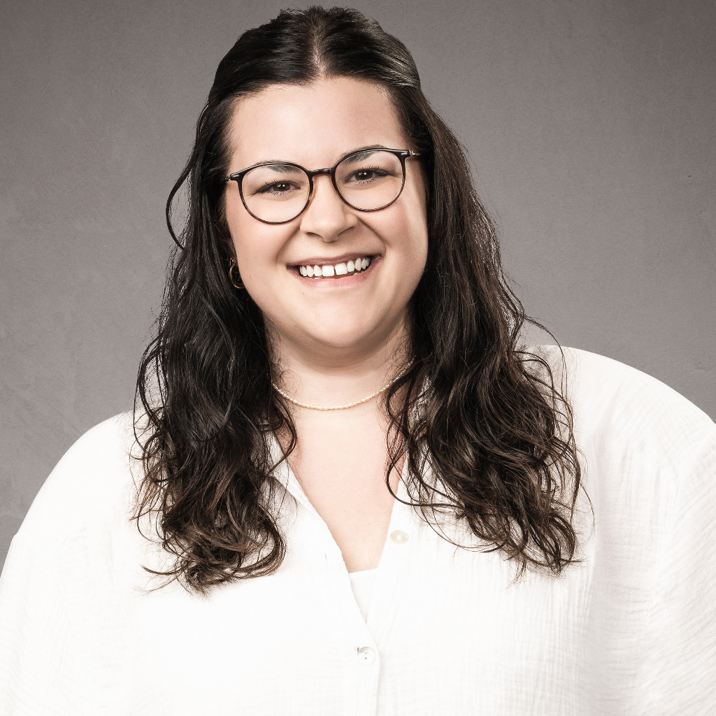 Laura Lukac - Projektmanagerin Social Media & Business Intelligence ...