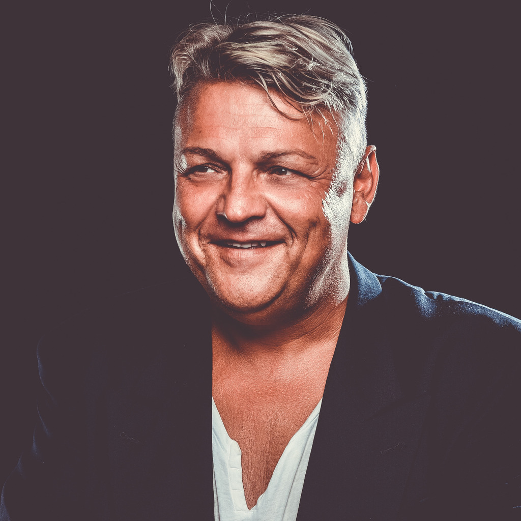 Dirk Richter - Immobilienmakler - Logo Real Estate | XING