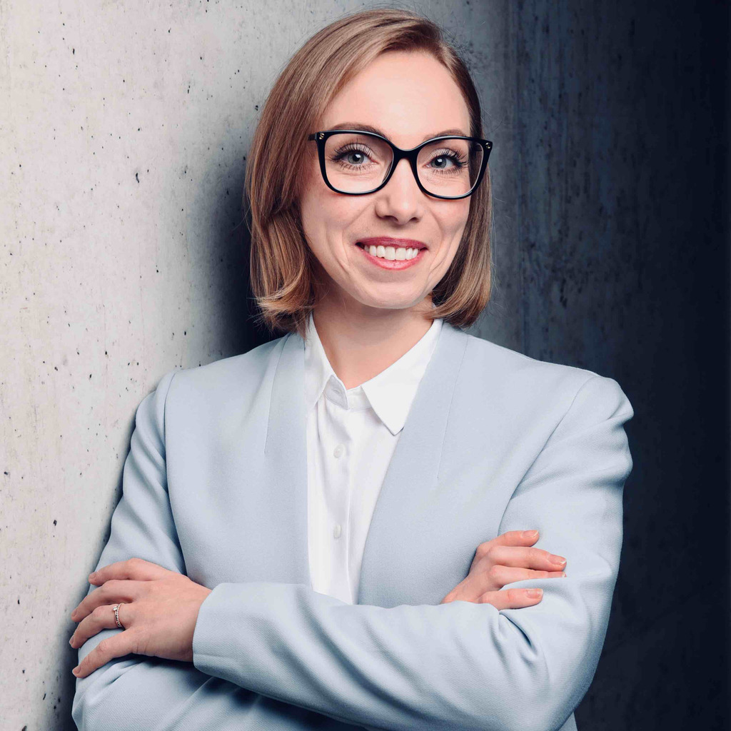 Julia Meier - Senior Manager - Technology & Operations - Cavenwell ...