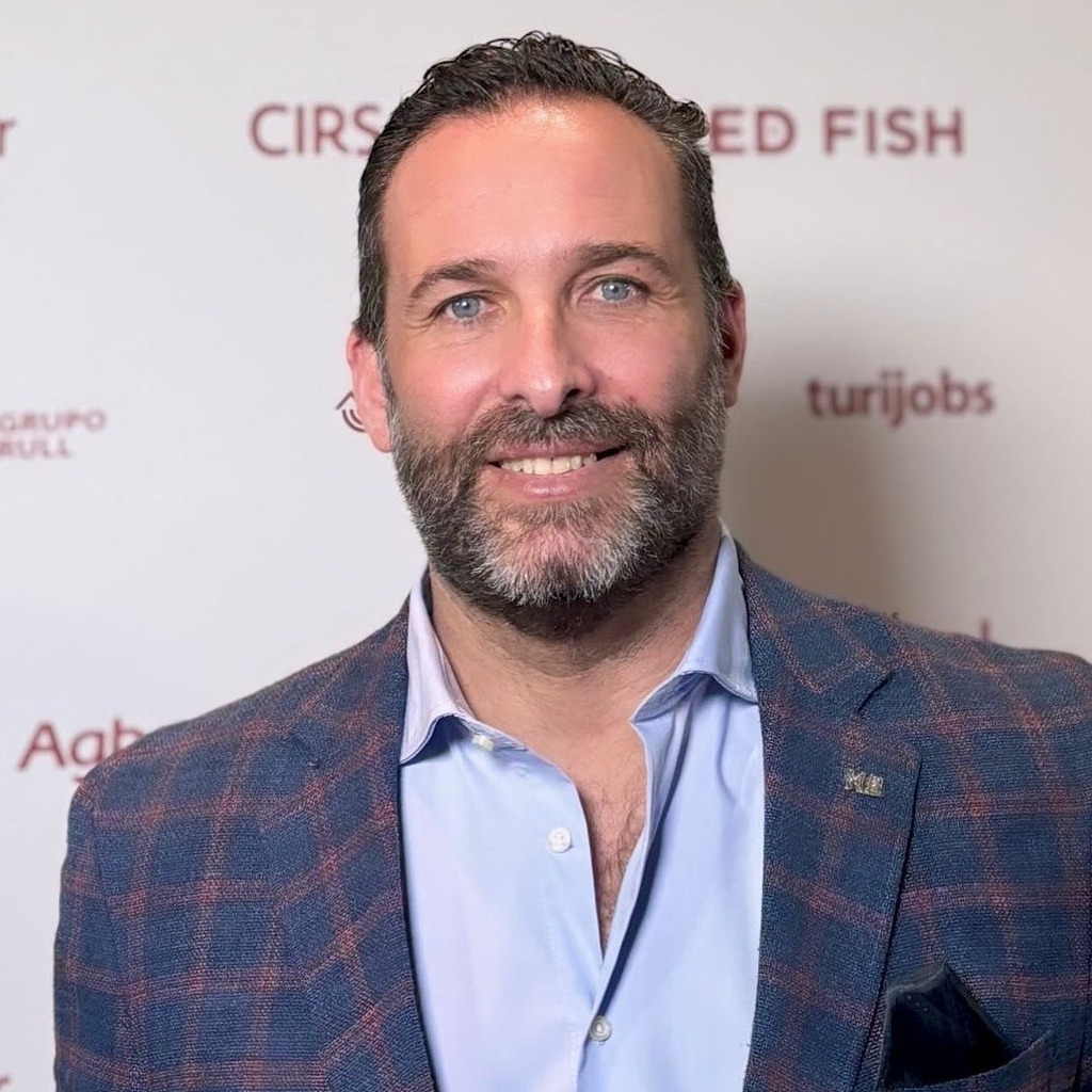 Alex Collins - Financial Analyst - Qual invest equities | XING